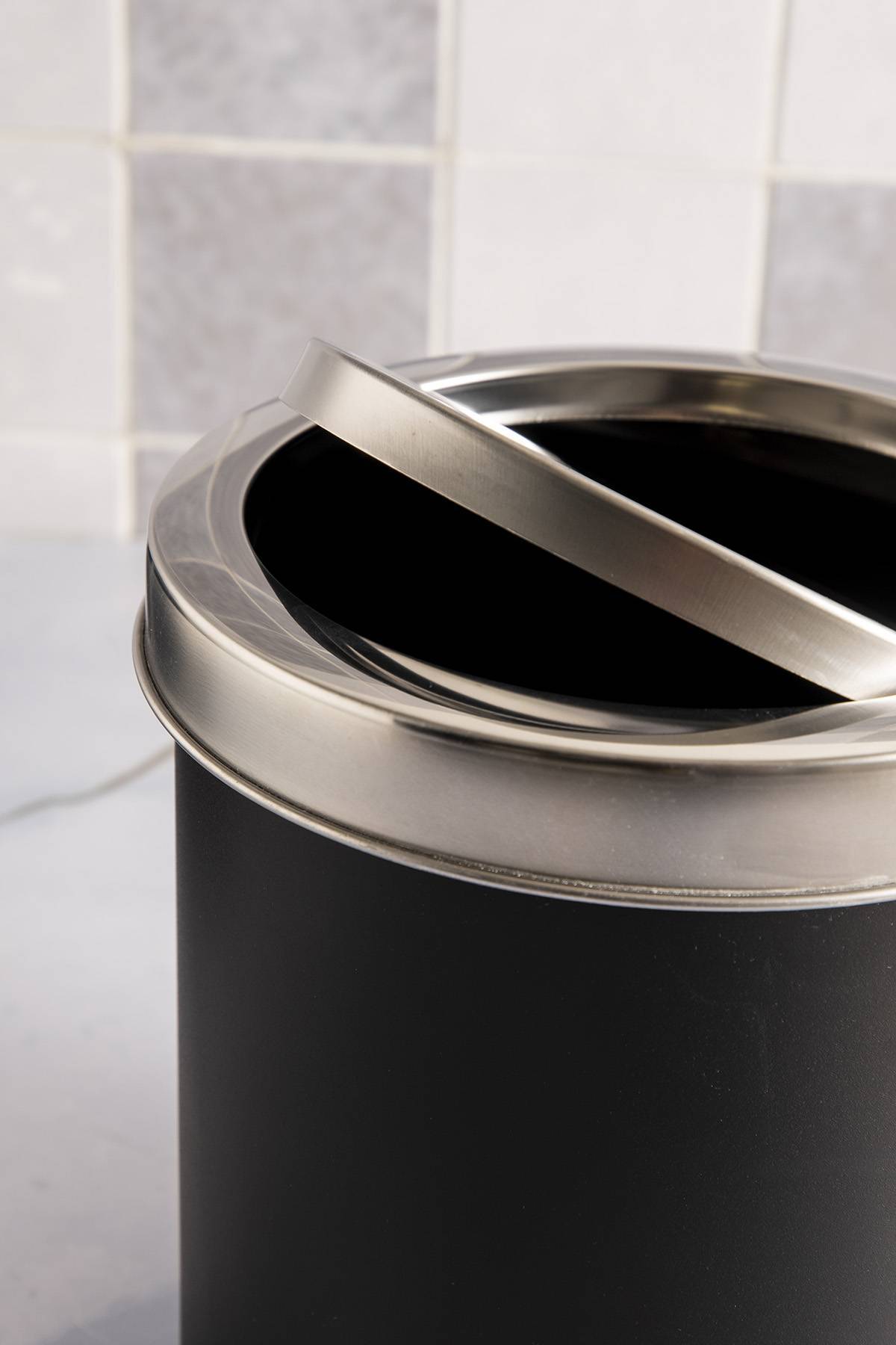 Tacho de Basura con Tapa Vaivén Coza 5.4 Litros | Deprati Tienda Online