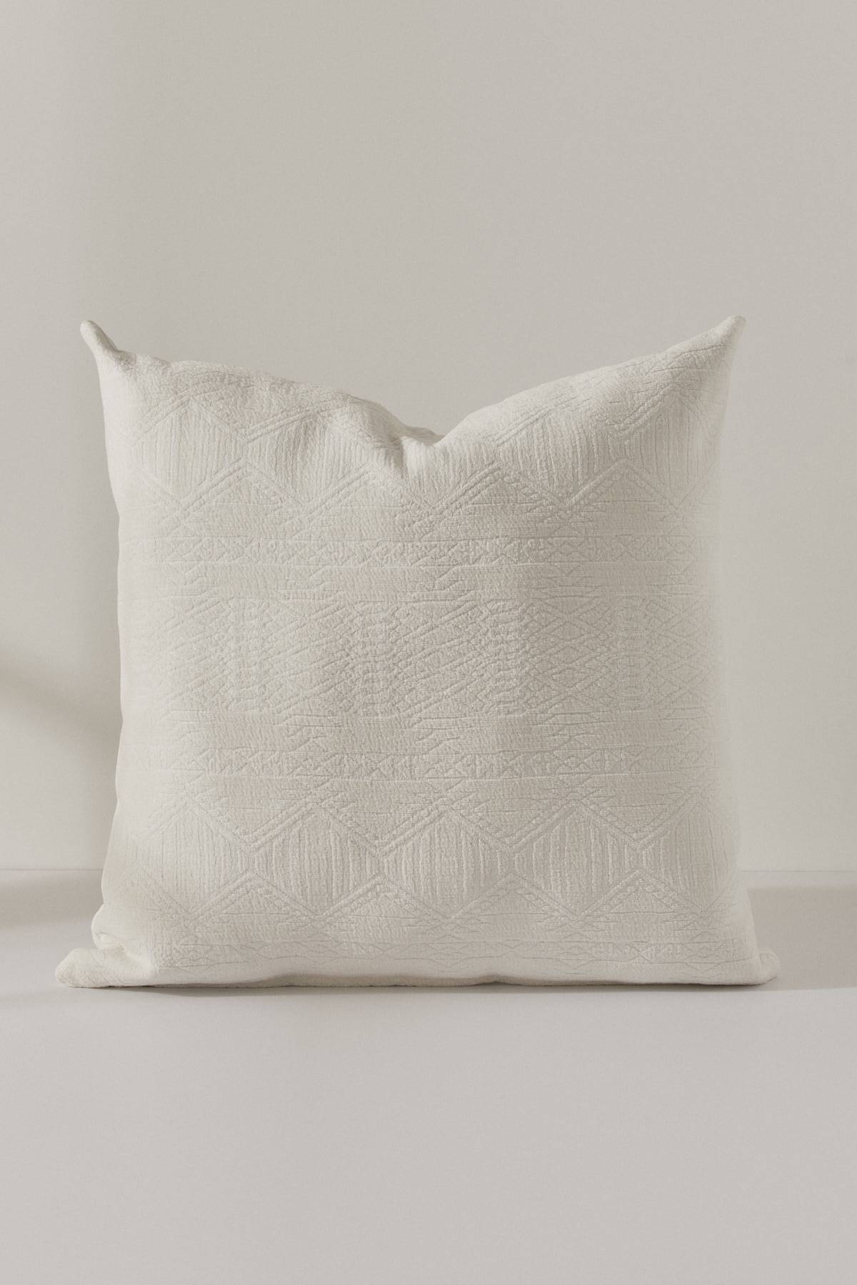 Cojín Blanco con Rombos Deconova | Deprati Tienda Online