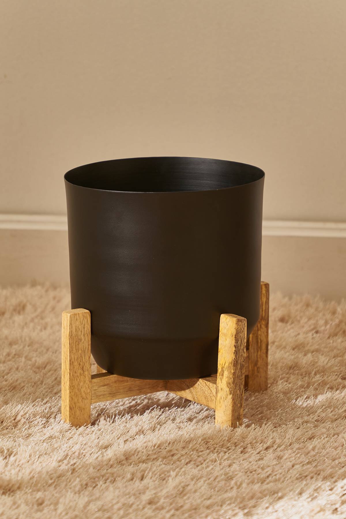 Macetero con Base Negro Concepts | De Prati Tienda Online