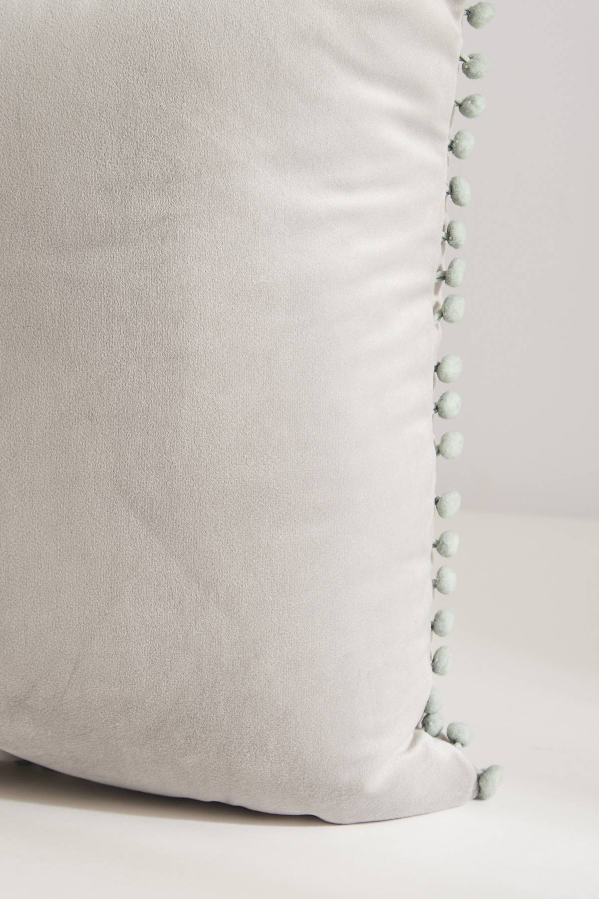 Cojín Pompom Gris Deconova | De Prati Tienda Online