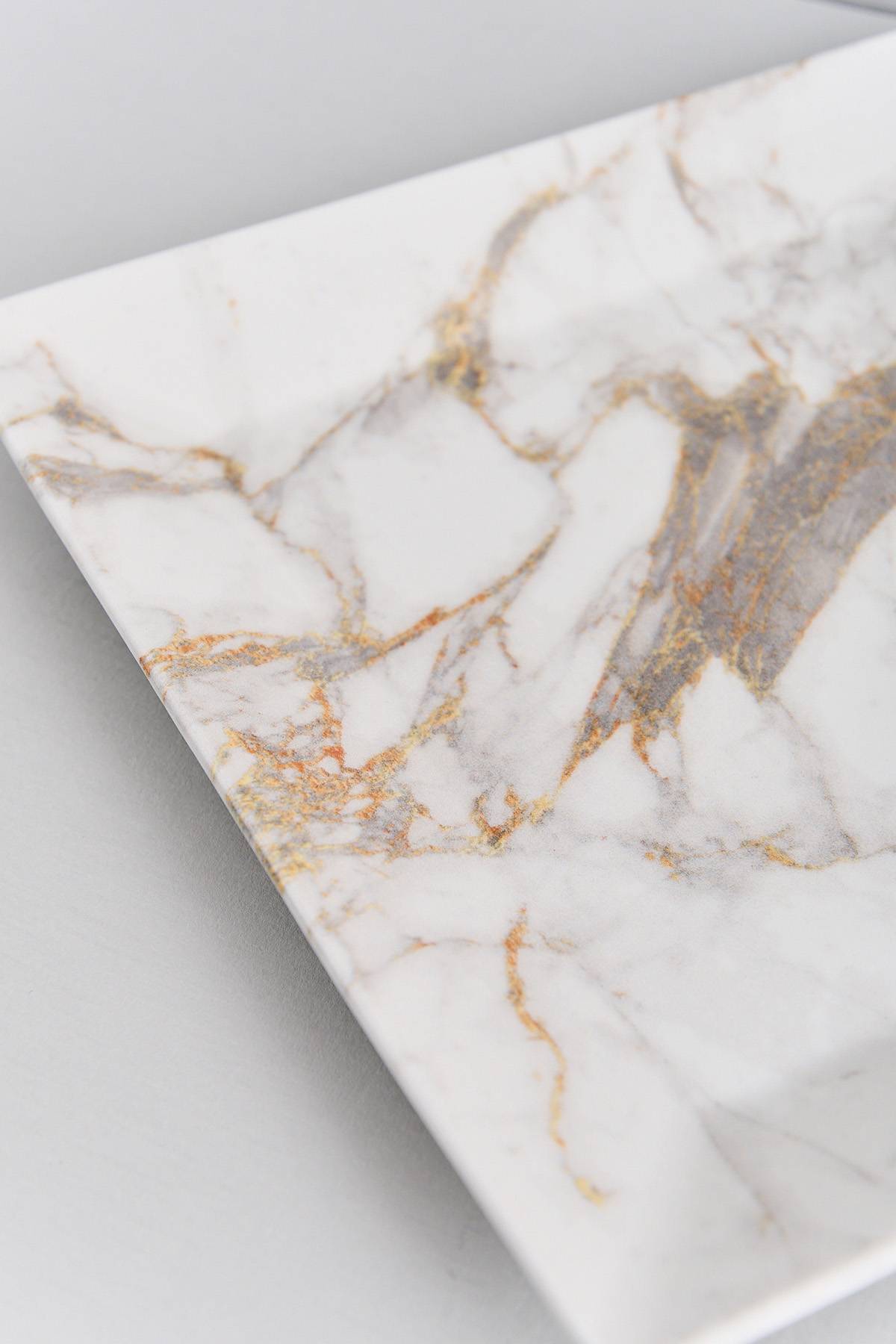 Plato Tendido Marmoleado Oxford | Deprati Tienda Online