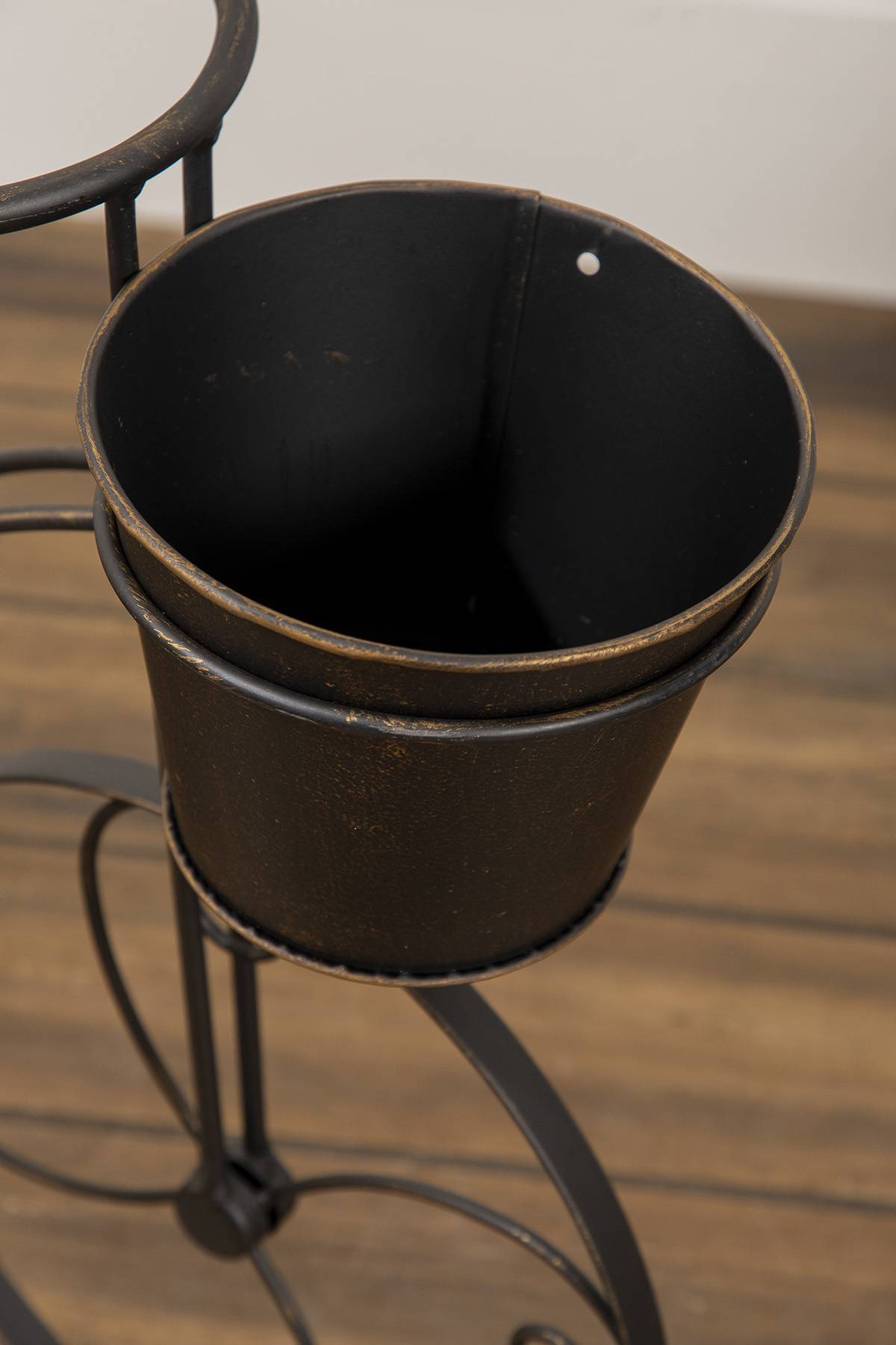 Porta Macetero de Hierro Negro Concepts | Deprati Tienda Online