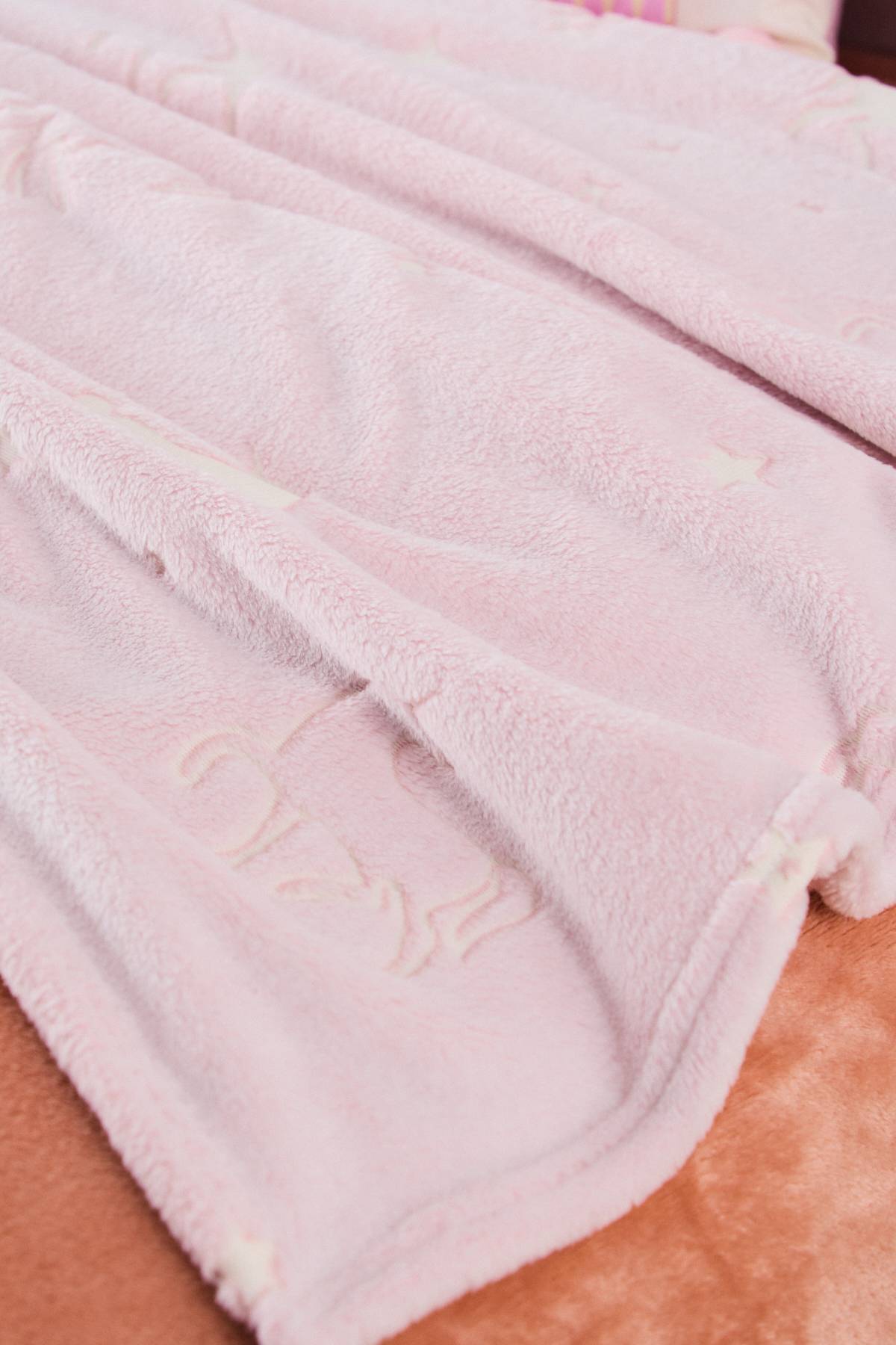 Cobija Deconova Glow Unicornio | Deprati Tienda Online Cobija Deconova Glow Unicornio | Deprati Tienda Online