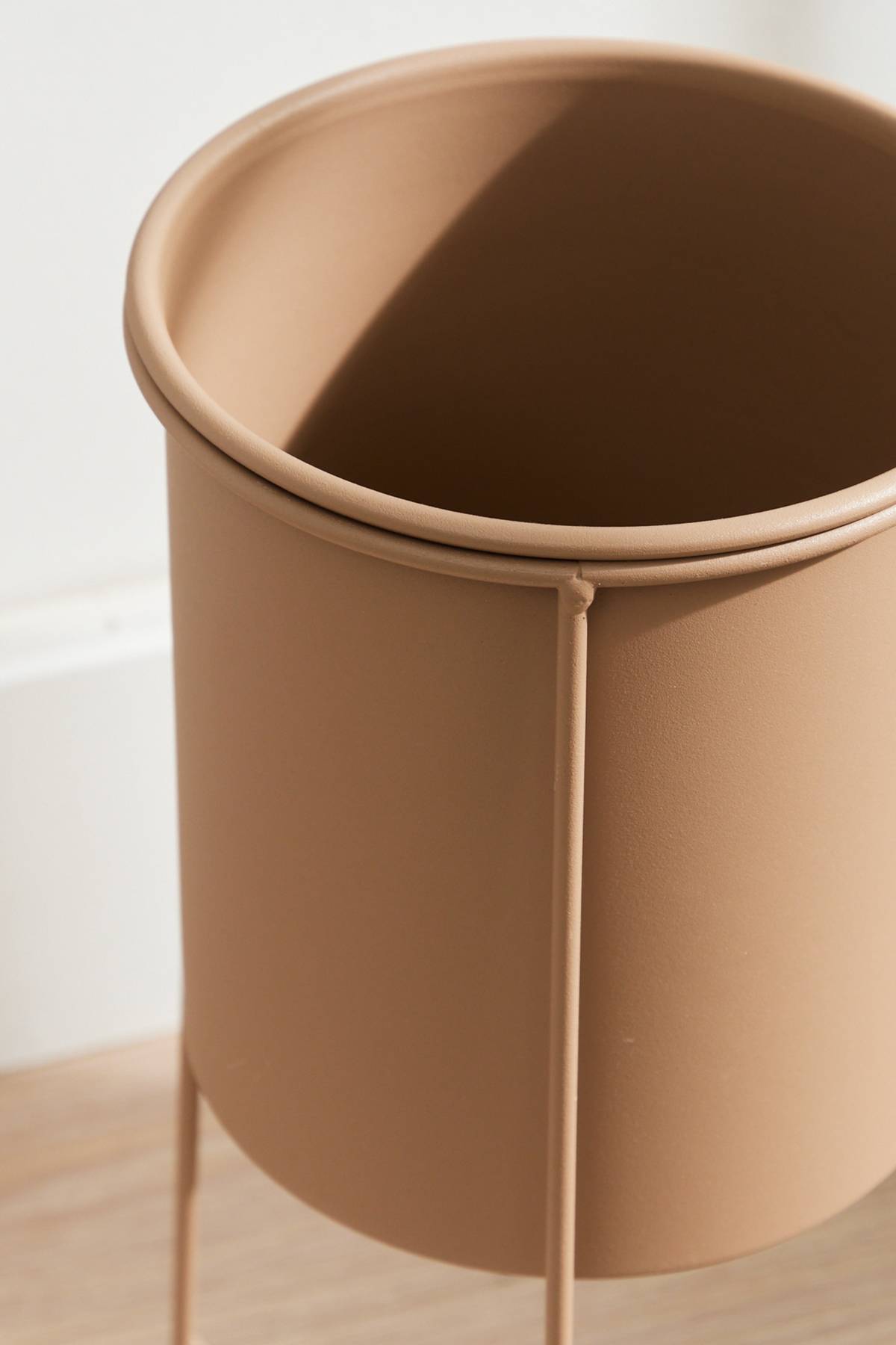 Porta Macetero con Base Concepts | Deprati Tienda Online