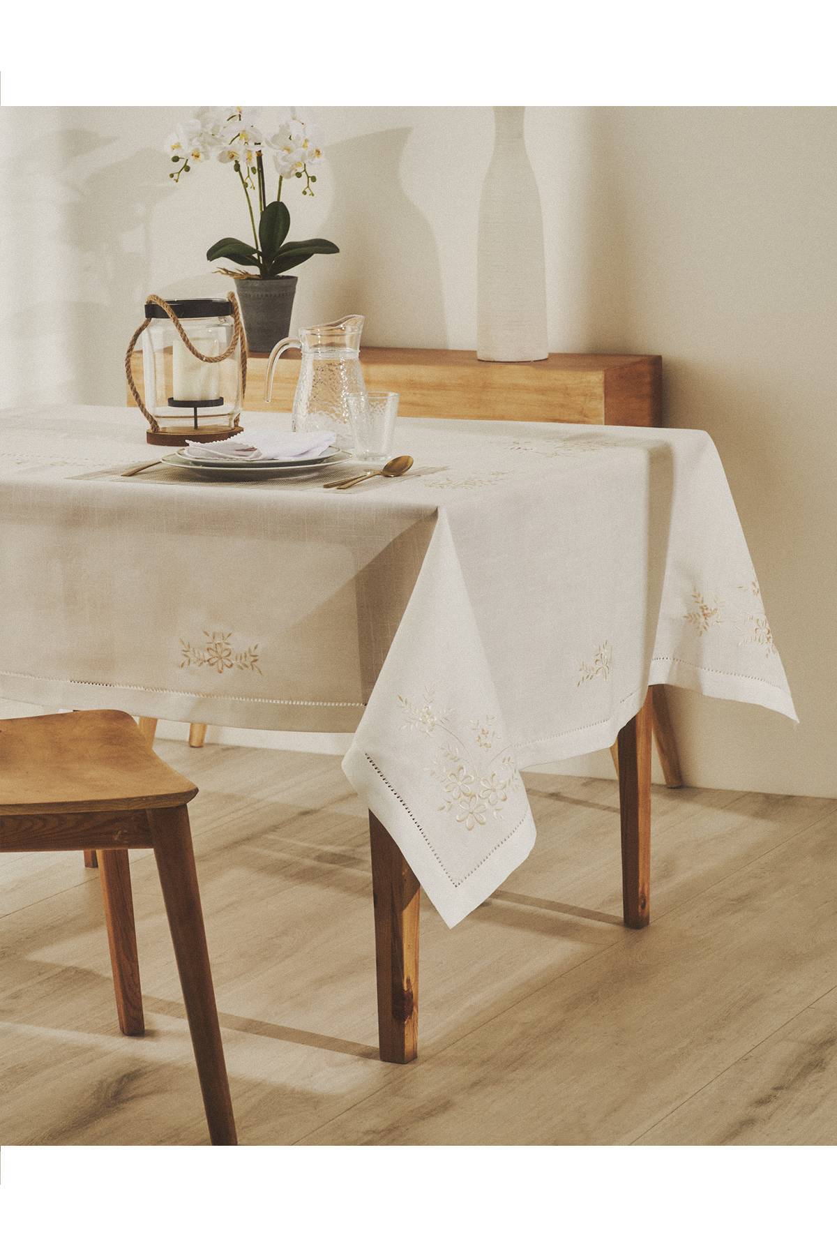 Mantel Rectangular Blanco con Bordado 8 Puestos | Deprati Tienda Online