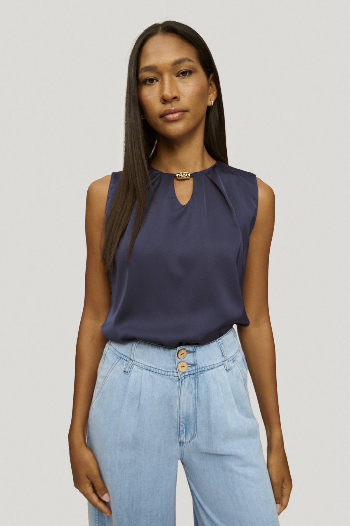 Blusa Cuello Redondo Isabella | Deprati Tienda Online