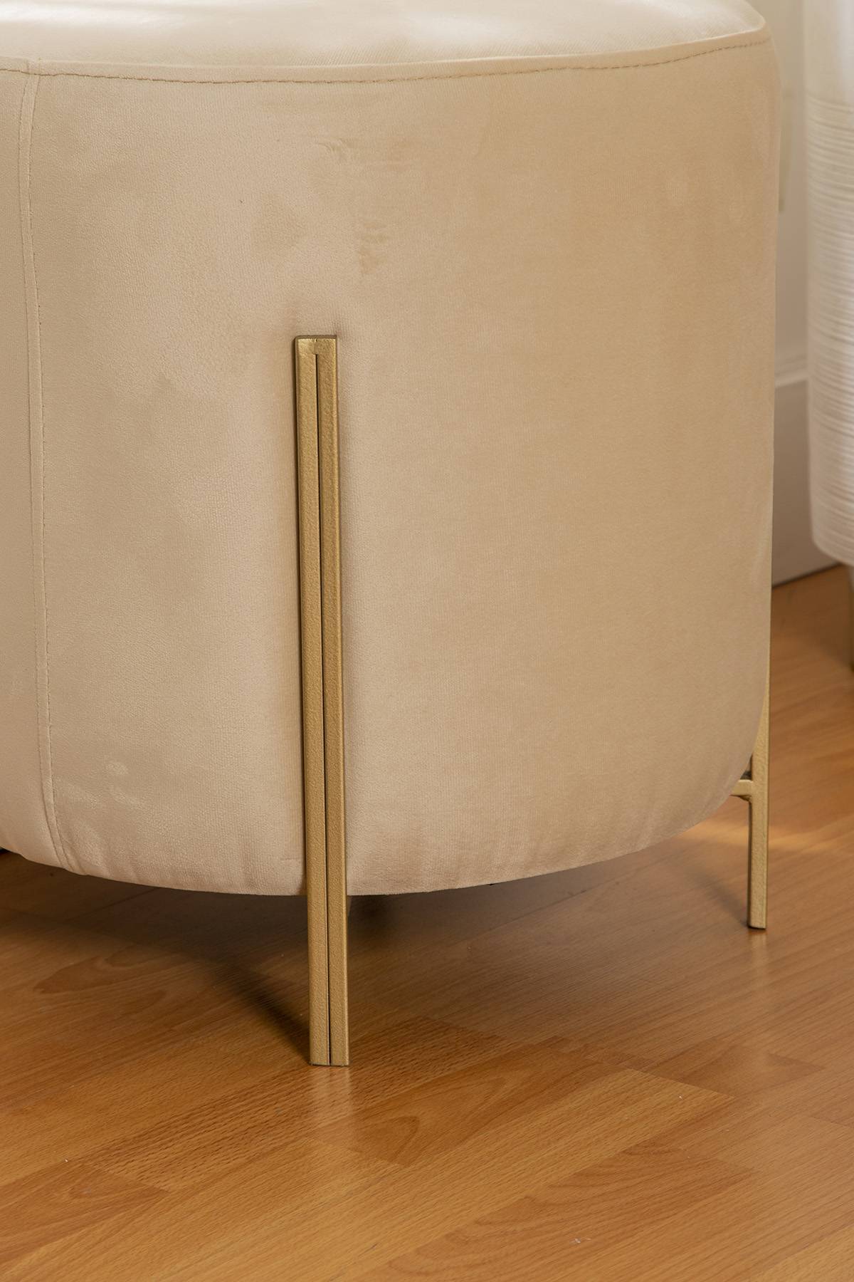 Puff Beige con Dorado Tahua | Deprati Tienda Online